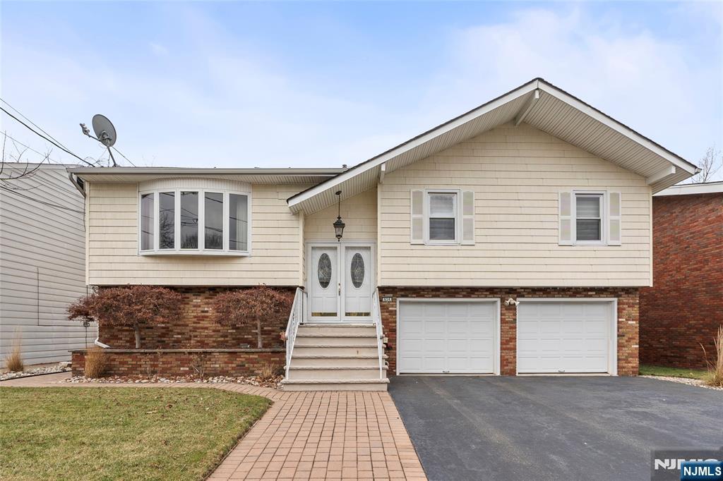 MLS Number 25002454 - 3 bed,3 bath, Residential Property for $899,999 ...