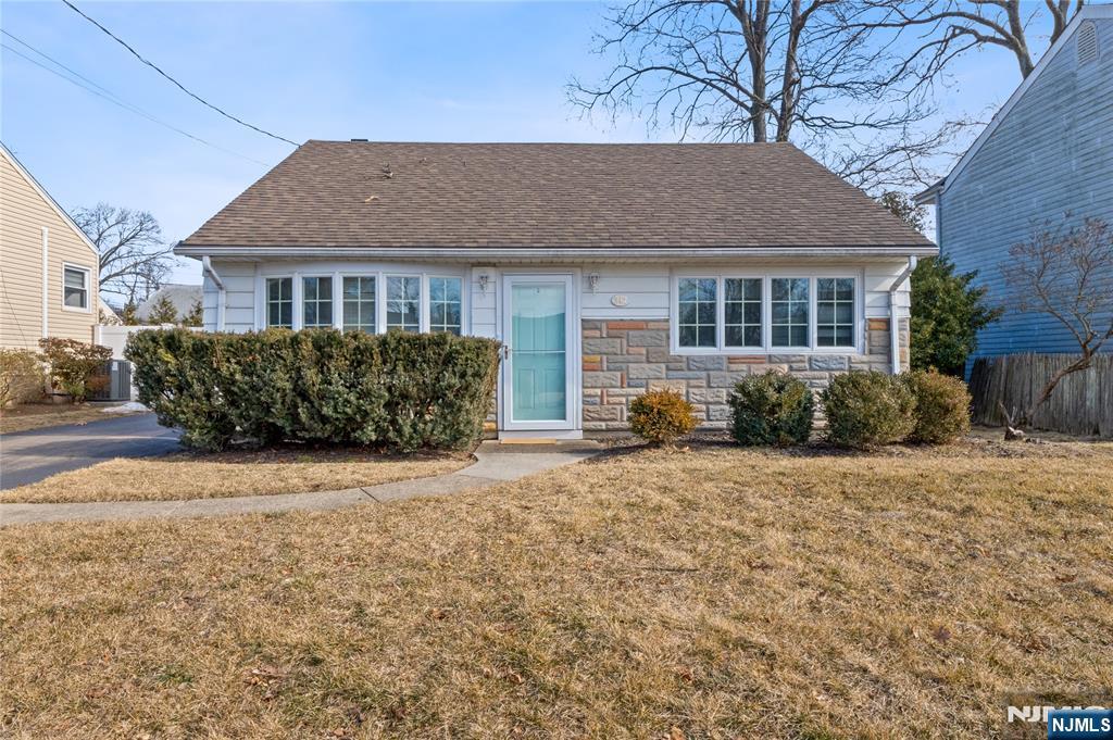 MLS Number 25005984 - 4 bed,1 bath, Residential Property for $520,000 ...