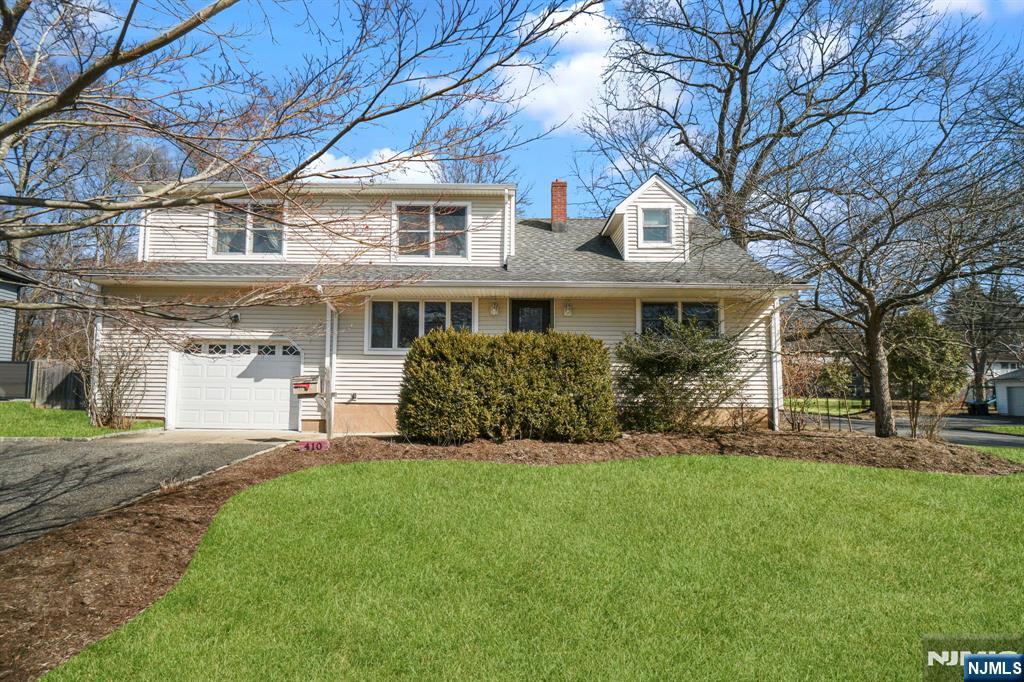 MLS Number 25007019 - 5 bed,3 bath, Residential Property for $849,000 ...