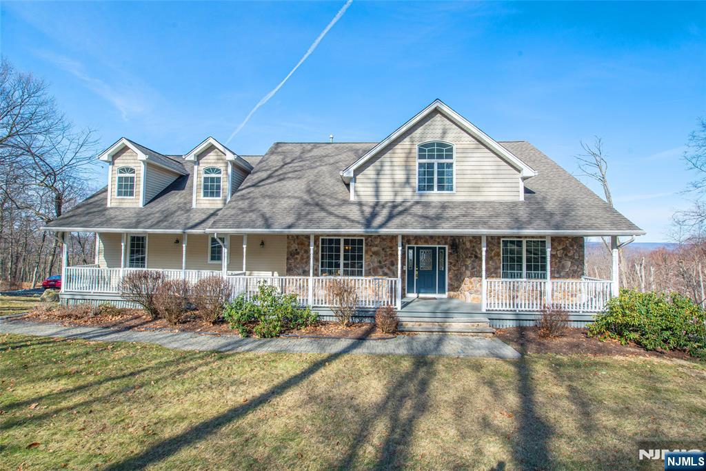 MLS Number 25007990 - 6 bed,4 bath, Residential Property for $988,888 ...