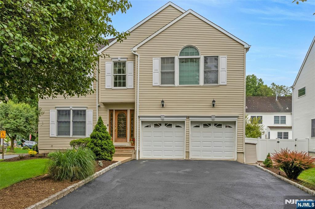 MLS Number 25020255 - 4 bed,3 bath, Residential Property for $925,950 ...