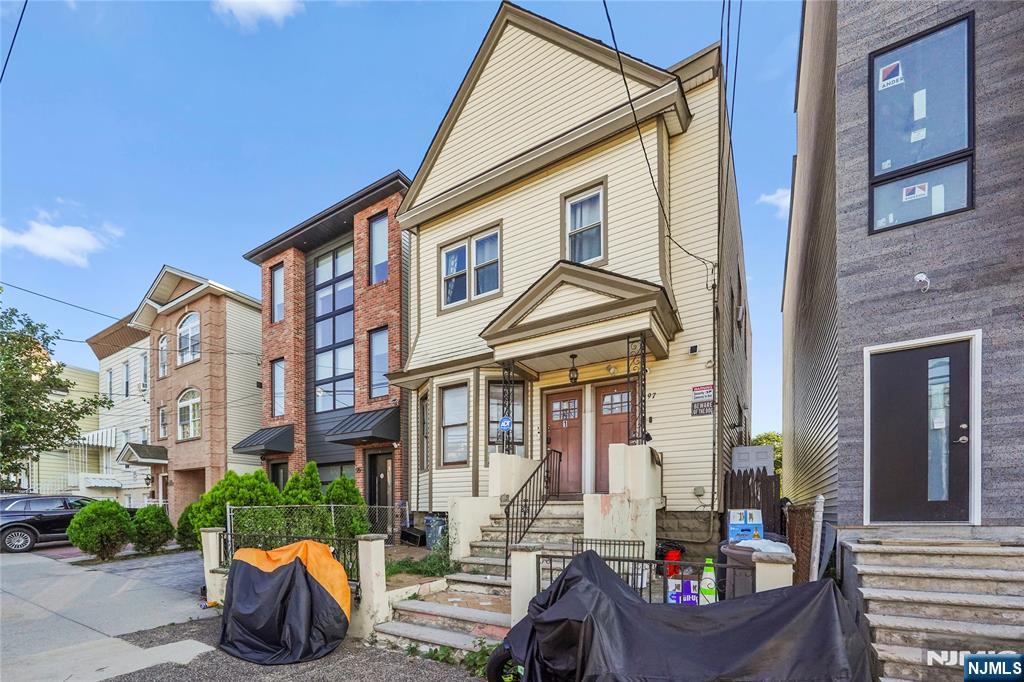MLS Number 25023270 - 7 bed,3 bath, Multi-Family Property for $899,999 ...
