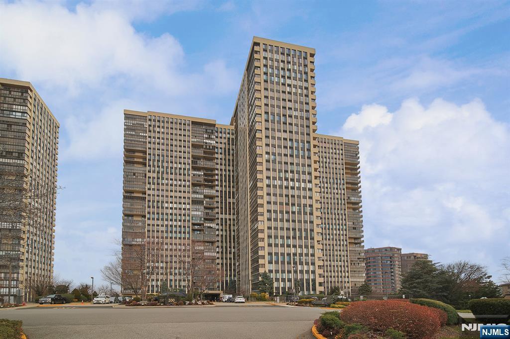 MLS Number 25042132 - 2 bed,2 bath, Condo/Coop/Townhouse Property for ...