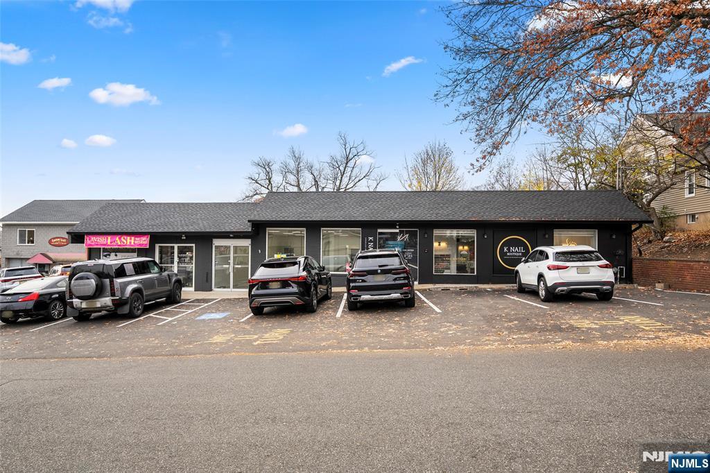 MLS Number 25042184 - Commercial Property for $ 3,500.00 - 21 Van ...