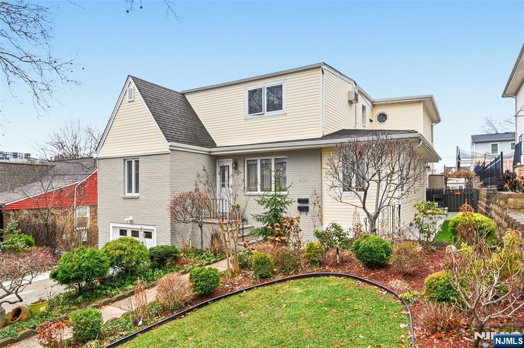 MLS Number 26007714 - 5 bed,3 bath, Multi-Family Property for $899,999 ...
